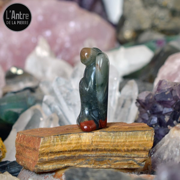Grande Statuette d'Ange en Jaspe Sanguin ou Héliotrope du Brésil de ...