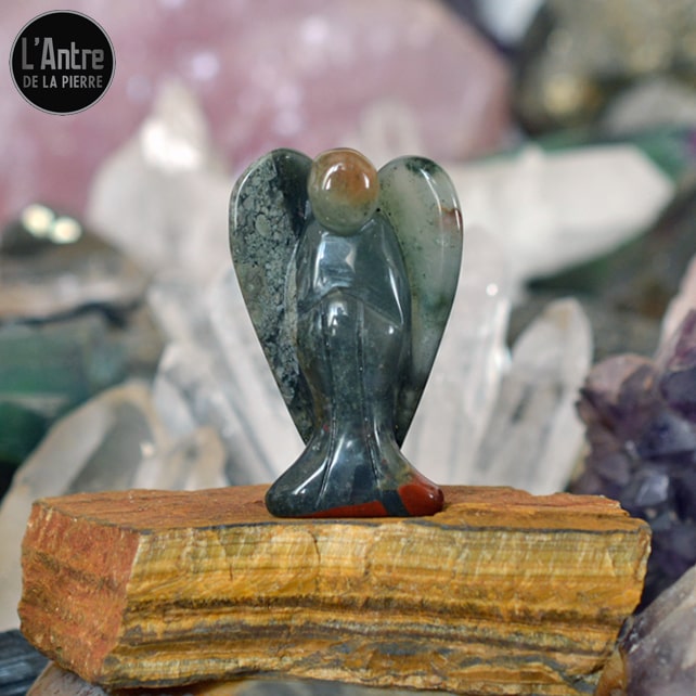 Grande Statuette d'Ange en Jaspe Sanguin ou Héliotrope du Brésil de ...