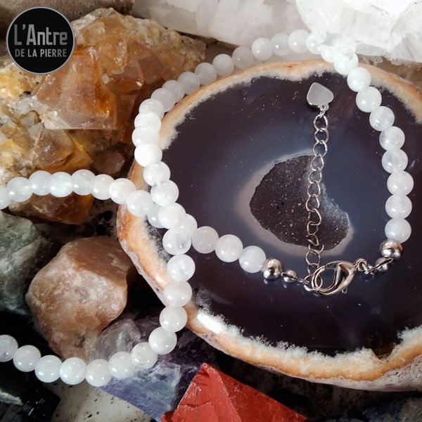 Réalisation d'un Ras de Cou en Pierre de Lune Arc en Ciel du Sri Lanka ...