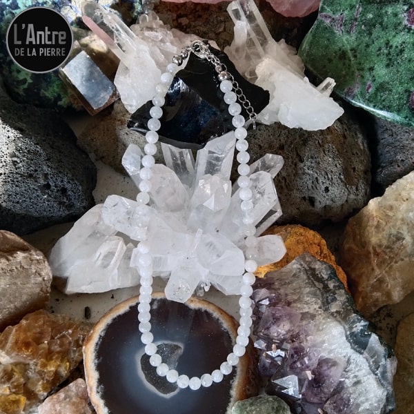 Réalisation d'un Ras de Cou en Pierre de Lune Arc en Ciel du Sri Lanka ...