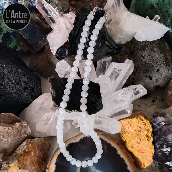 Réalisation d'un Ras de Cou en Pierre de Lune Arc en Ciel du Sri Lanka ...