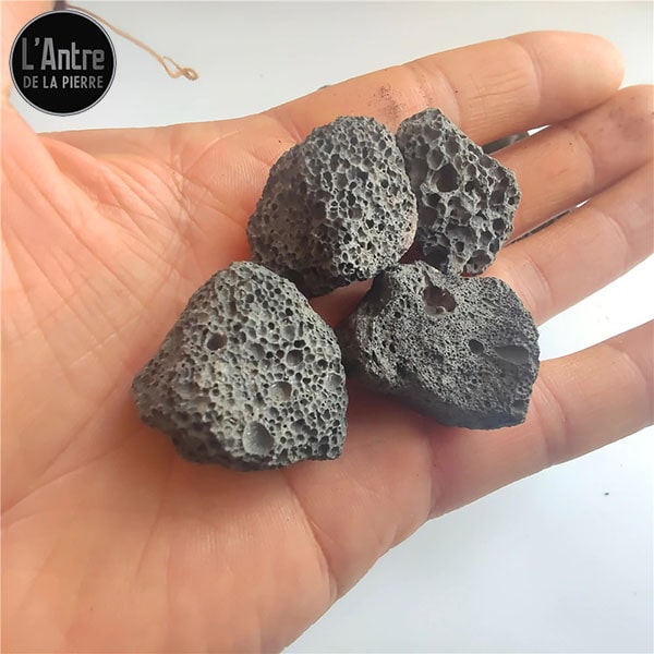 Pierre de Lave Brute de 2 ou 4 cm – Les Pierres de Pascal